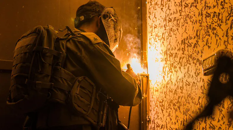 Watch: IDF seals homes of Ramot Junction terrorists | Israel National News