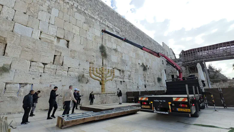 Hanukkah menorah arrives at Western Wall ahead of holiday | Israel ...