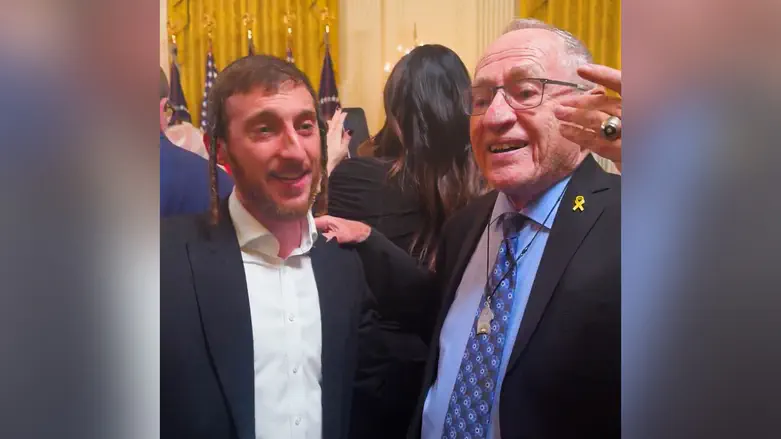 Alan Dershowitz in a surprising chazanut performance at the White House ...