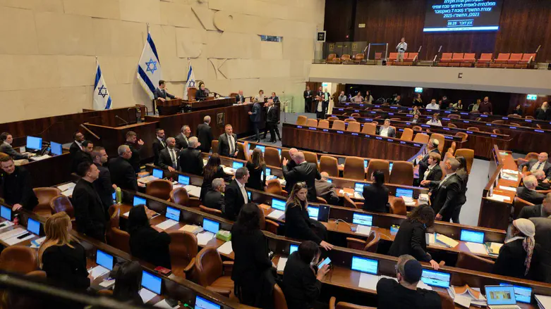 Basic Law: Torah Study passes preliminary reading | Israel National News