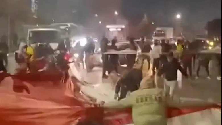 Historic riots in Iran | Tens of thousands take to the streets | Israel ...