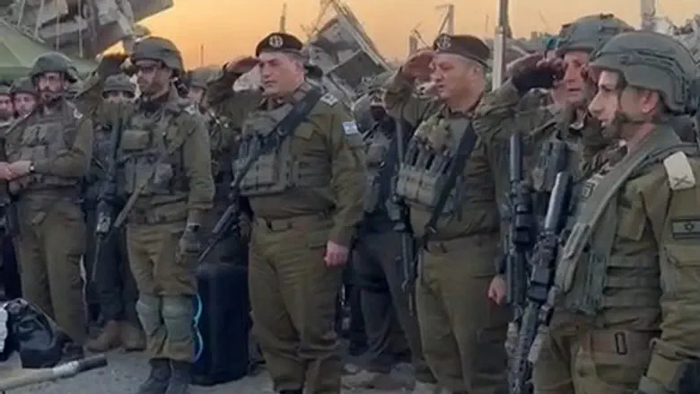 Footage from Gaza: IDF Chief and soldiers salute Ran Gvili | Israel ...