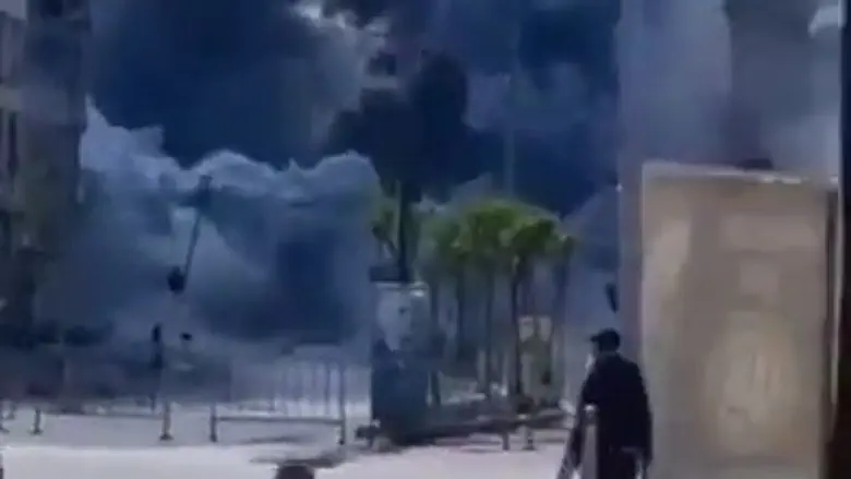 Strike in Dahieh: Camera catches building's collapse | Israel National News