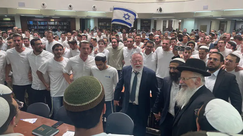 Watch: Thousands celebrate Jerusalem Day at Yeshivat HaKotel | Israel ...