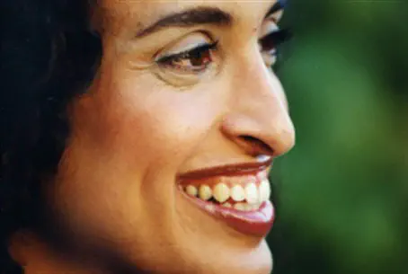 Singer Nini Claims Attacked for Her Politics | Israel National News