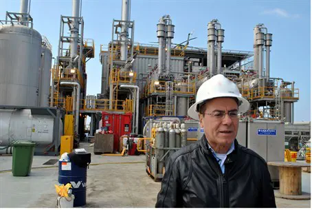 Natural Gas begins to Flow from 'Tamar' | Israel National News