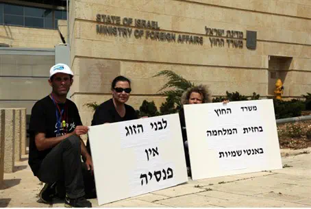 What Does a Foreign Ministry Worker Really Make? | Israel National News