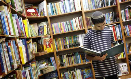 'Book Law' banning discounts repealed | Israel National News