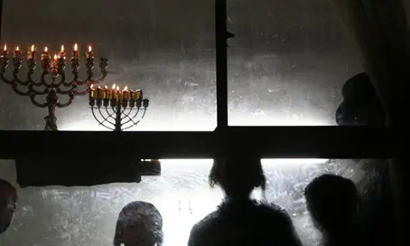 Lights of Evanston, Illinois menorah smashed | Israel National News