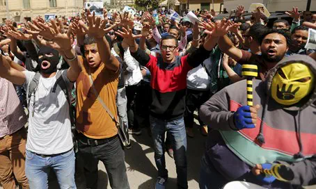Egyptian mob humiliates elderly Christian woman | Israel National News
