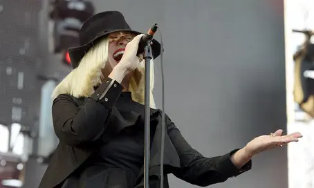 Pop star Sia announces Israel performance date | Israel National News