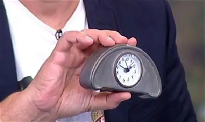 Stolen clock returned 28 years later | Israel National News