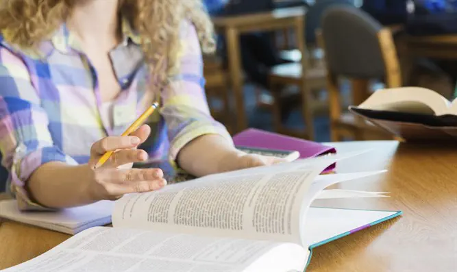 Study finds Israeli textbooks promote peace | Israel National News