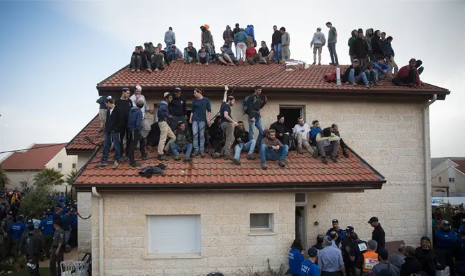 Hundreds of houses in Ofra to be legalized | Israel National News