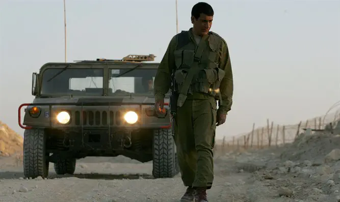 IDF Hummer flips, injuring soldiers | Israel National News