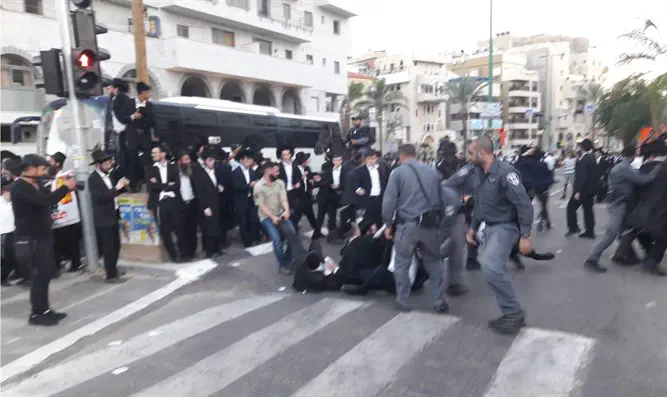 Police arrest nine haredim during anti-draft protest | Israel National News