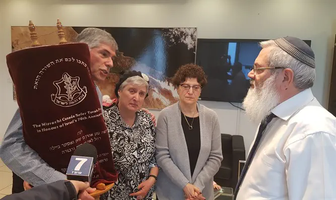 70 Torah scrolls from the Diaspora donated to IDF bases | Israel ...