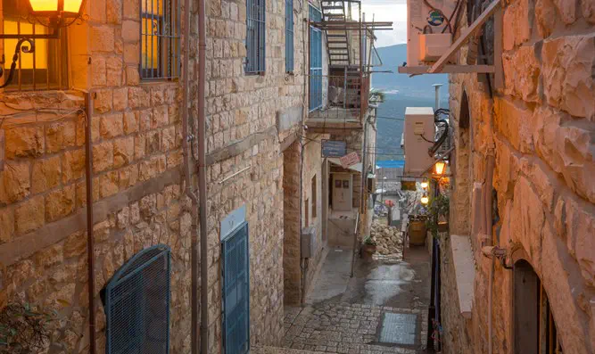 Discovering the hidden beauty in the old city of Tzfat | Israel ...