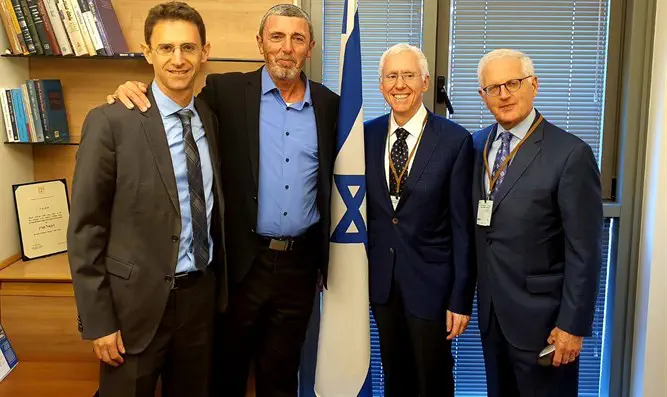 Rafi Peretz meets with AIPAC leaders | Israel National News