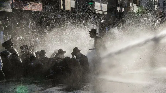 Haredi extremists protest transfer of draft dodgers to military custody ...