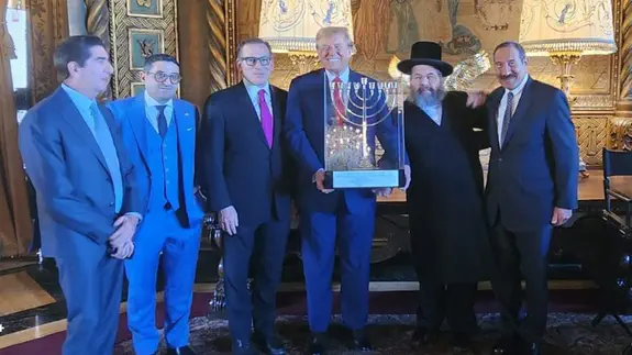 Israel Heritage Foundation presents Trump with an award for the Abraham ...