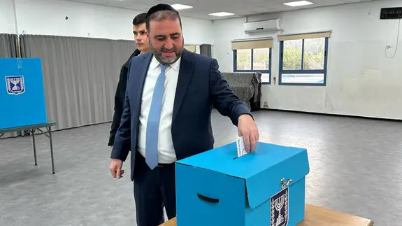 Turnout in municipal elections - 45% voted by 8pm | Israel National News