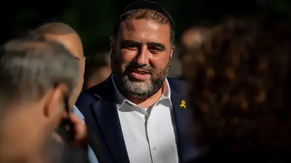 Israel denies entry to two UK MPs who called for Israel boycott ...