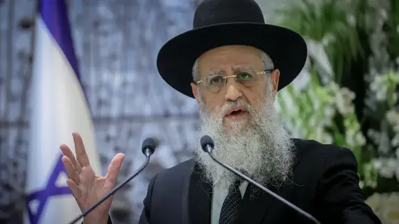 Rabbi David Yosef clarifies: Shabbat flights - only for life ...