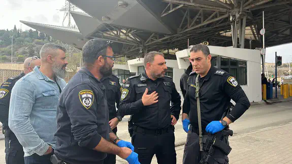 Suspect refuses to stop - and is neutralized | Israel National News