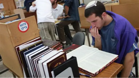 Zionist Yeshivas Won’t be Affected by Tal Law End | Israel National News