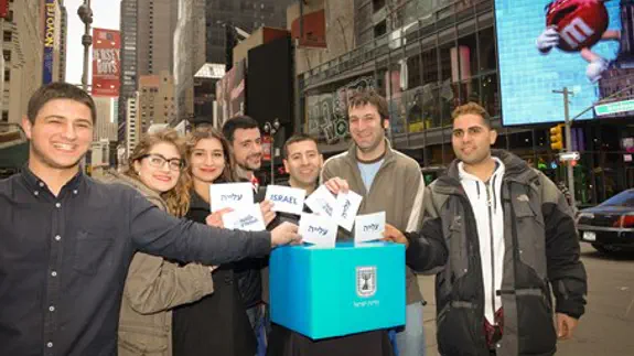 Election Season: Jews Pick Israel in Times Square | Israel National News