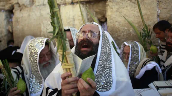 Why two customs ensure Jewish survival | Israel National News