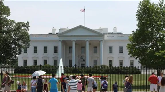 Man sets himself on fire outside White House | Israel National News