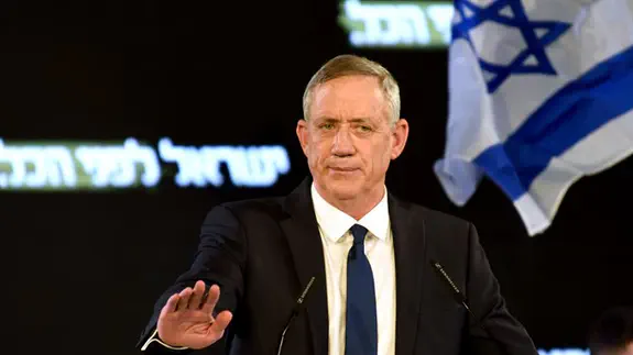 Gantz: Phone hack will not affect my functioning | Israel National News